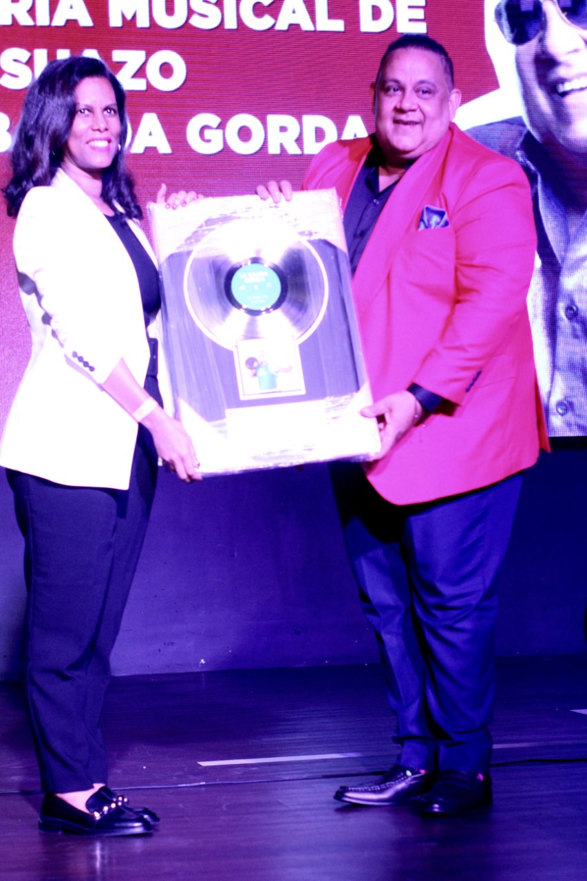 Peña Suazo presenta producción de merengue “La Número 19”